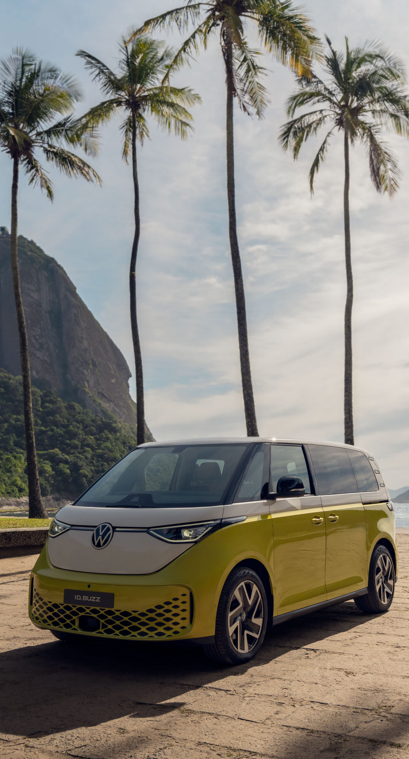 Kombi regresa eléctrica moderna y funcional | Investor Lifestyle